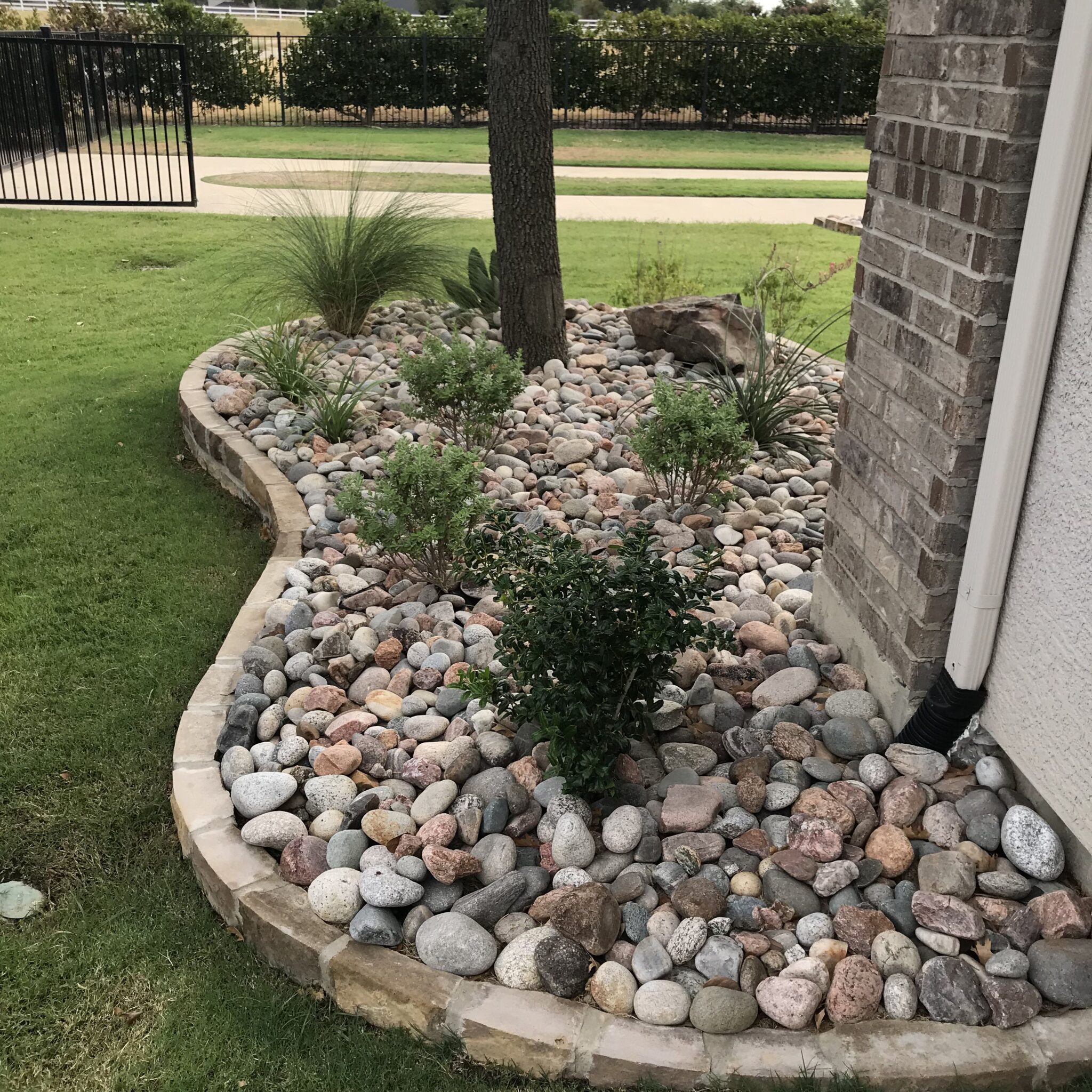 28 Stunning Stone Garden Ideas for Your Outdoor Oasis - BIENTIN